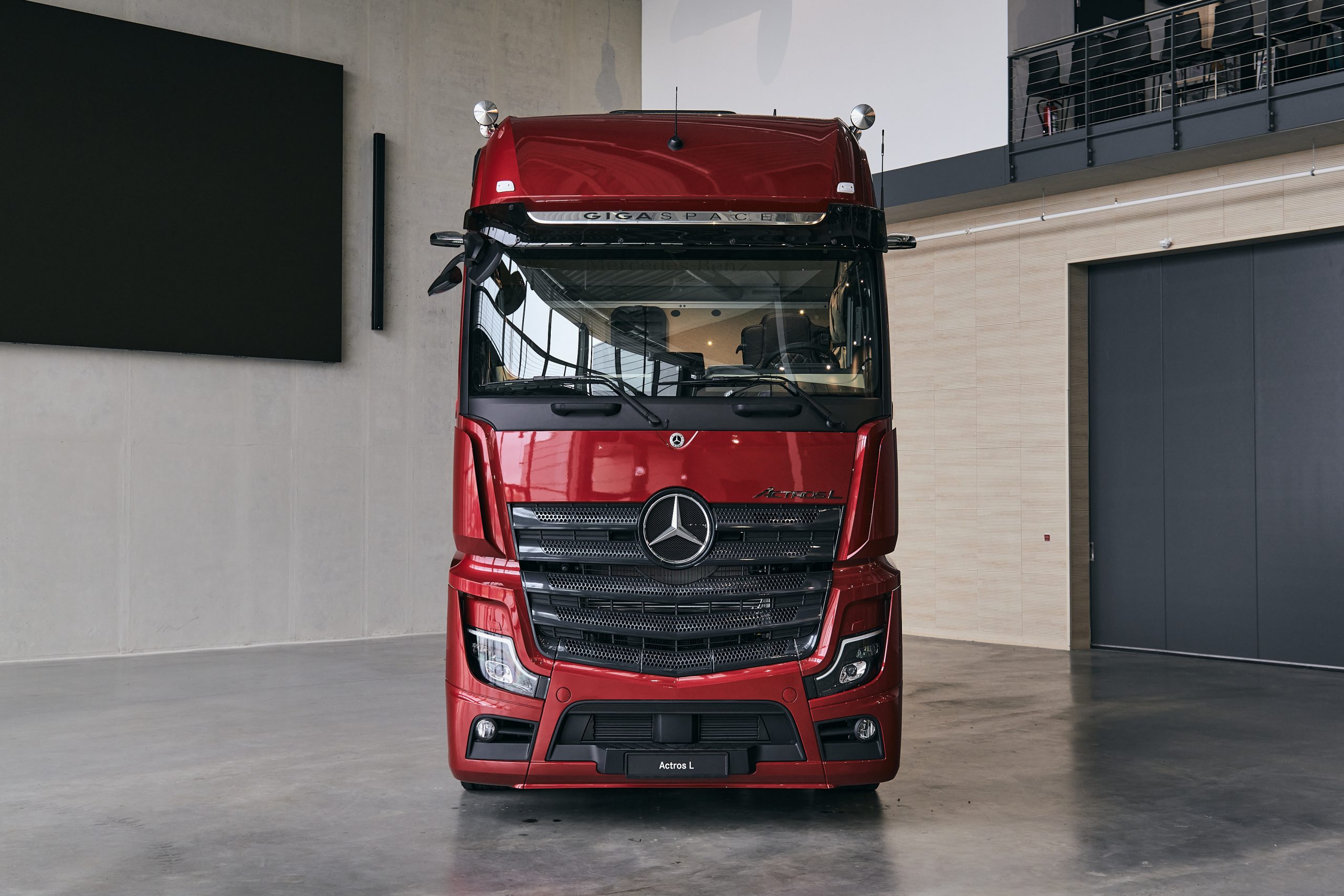 Zweite Generation der MirrorCam: Mercedes-Benz Trucks entwickelt ...
